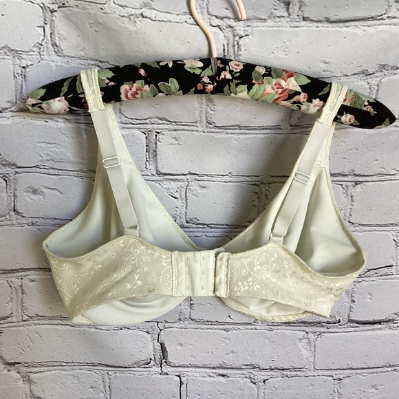 Intimates & Sleepwear | 36dd 36e Unlined Lace Cream Underwire Bra ...